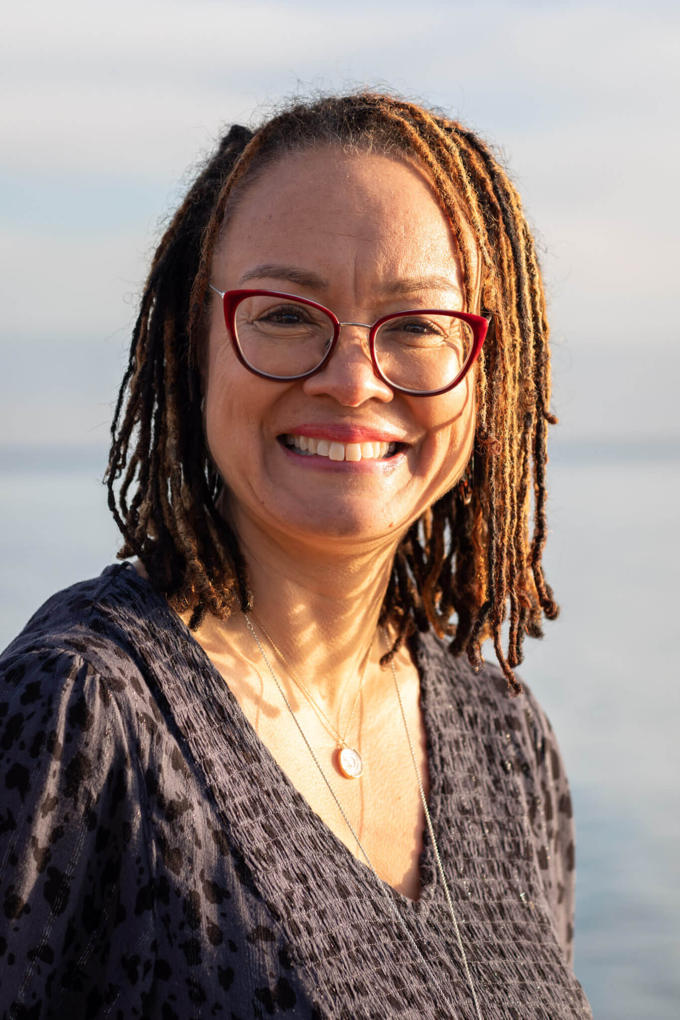 Guest article: 5 bridges to find your way back to yourself - One of Many